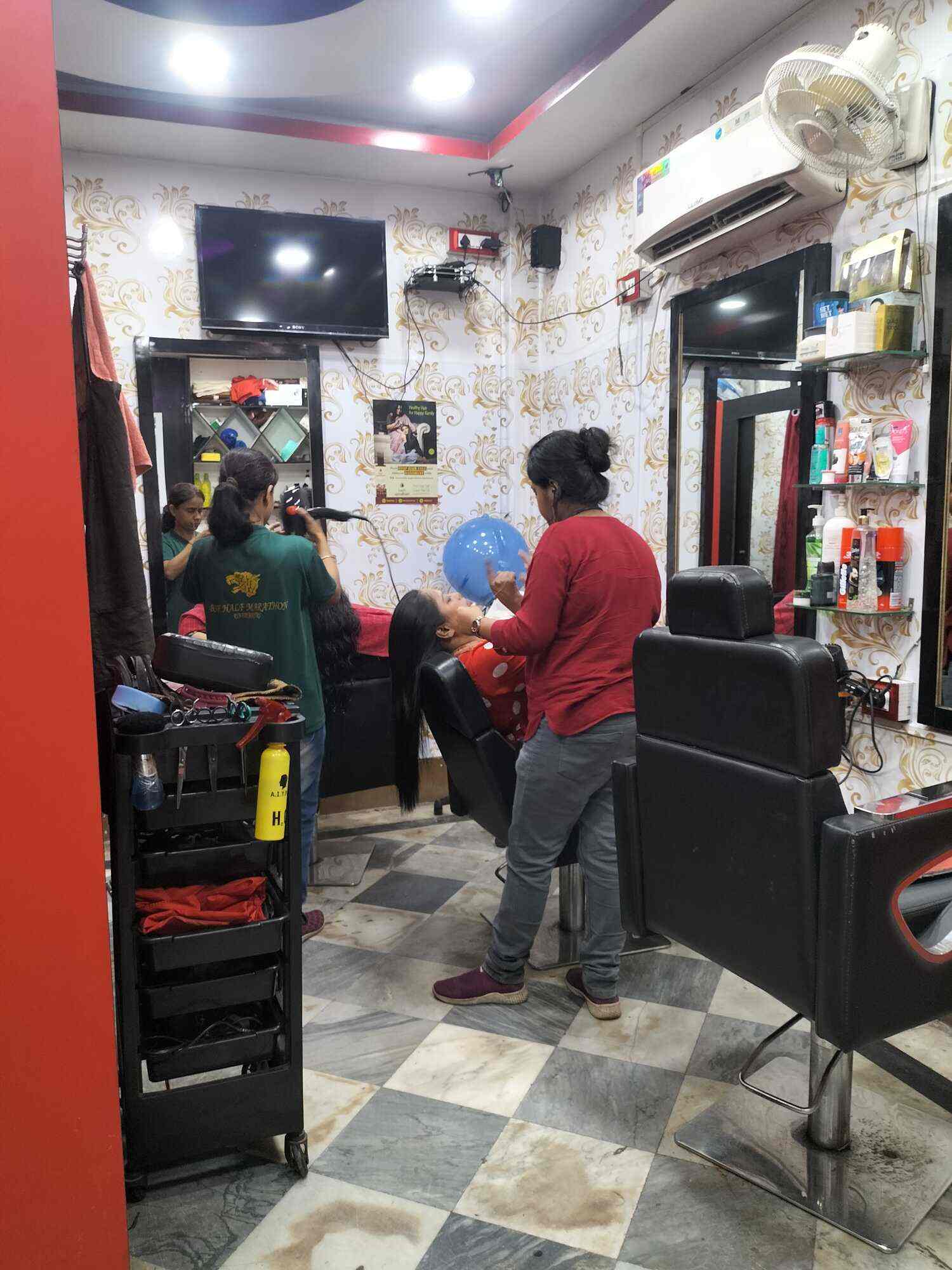 Family hair salon store