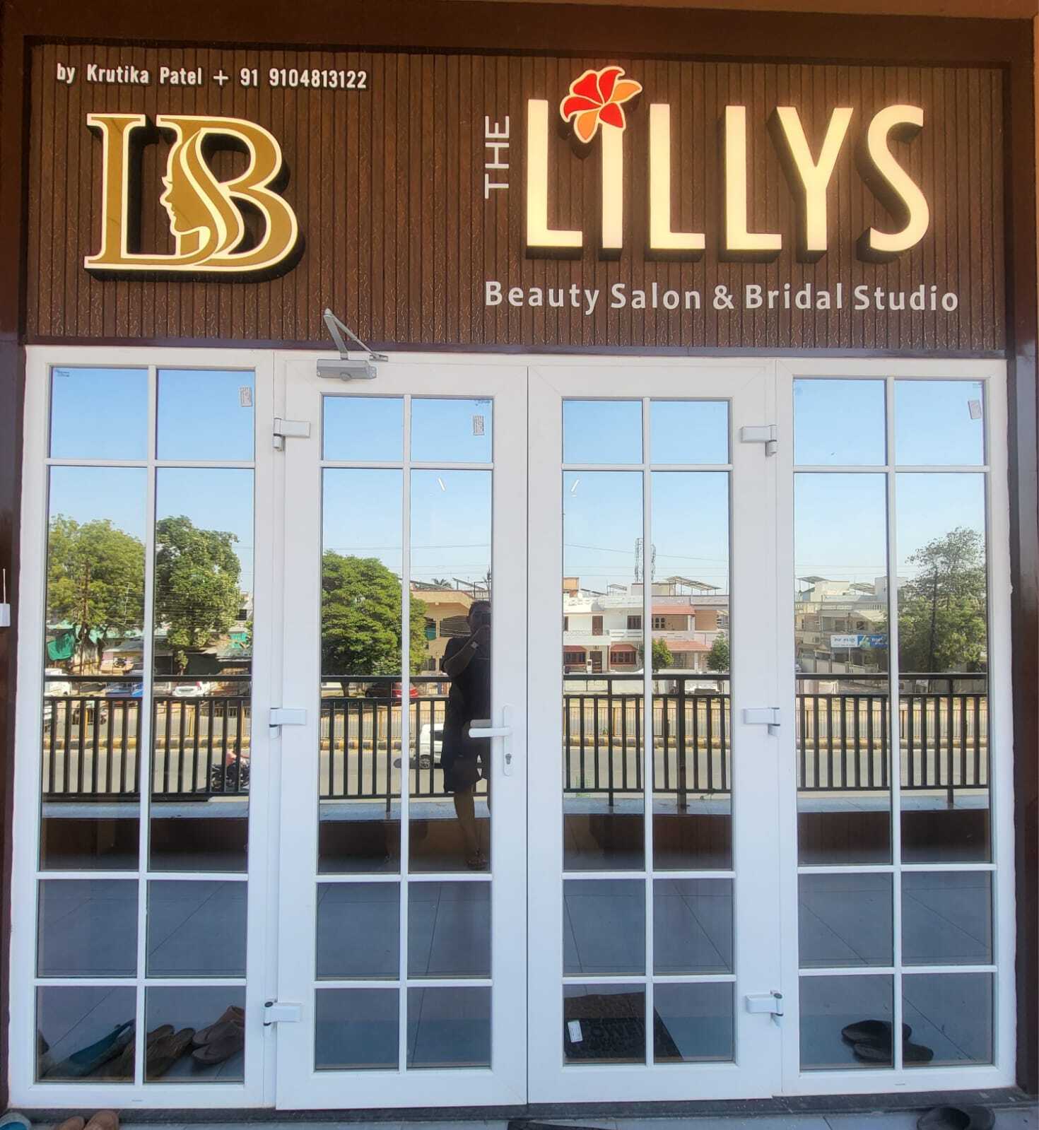 Lilly's beauty salon store
