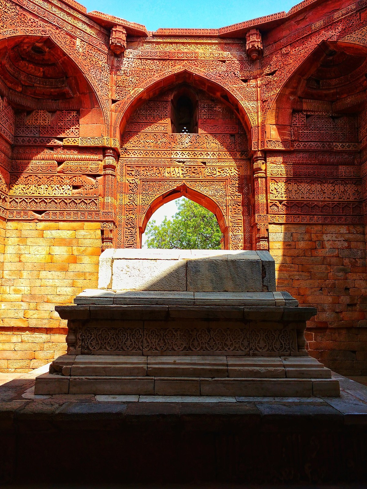 Iltutmish s Tomb in Mehrauli Delhi Tourist Attraction near me in Delhi Justdial